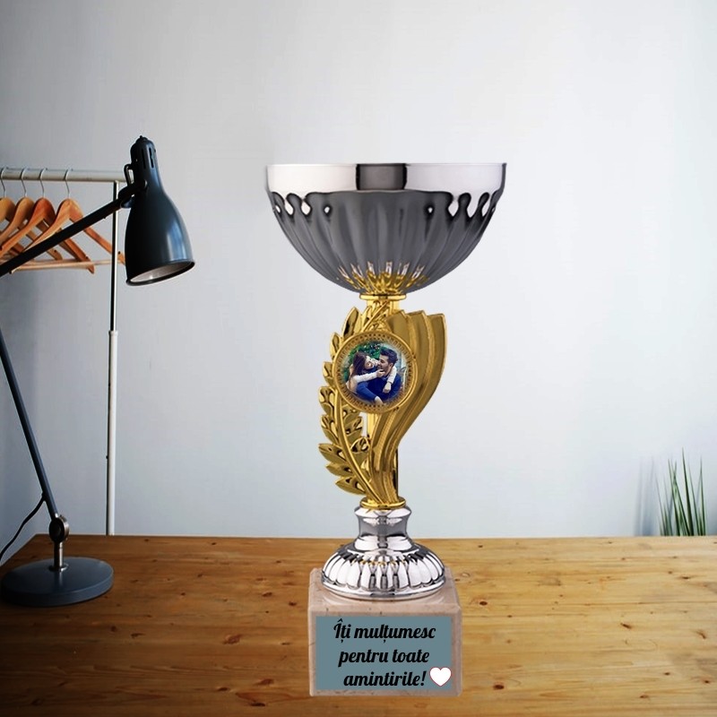 Trofeu personalizat cu o poză și mesaj, argintiu